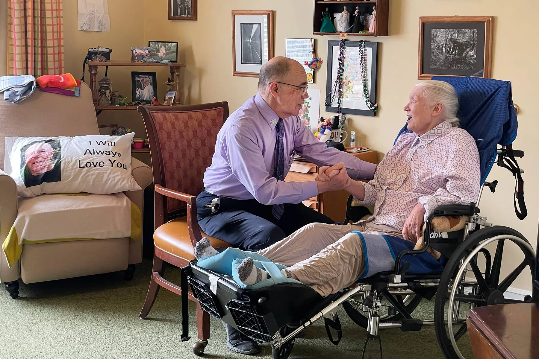 Creative Ways to Connect to Someone With Alzheimer’s - Expressnews